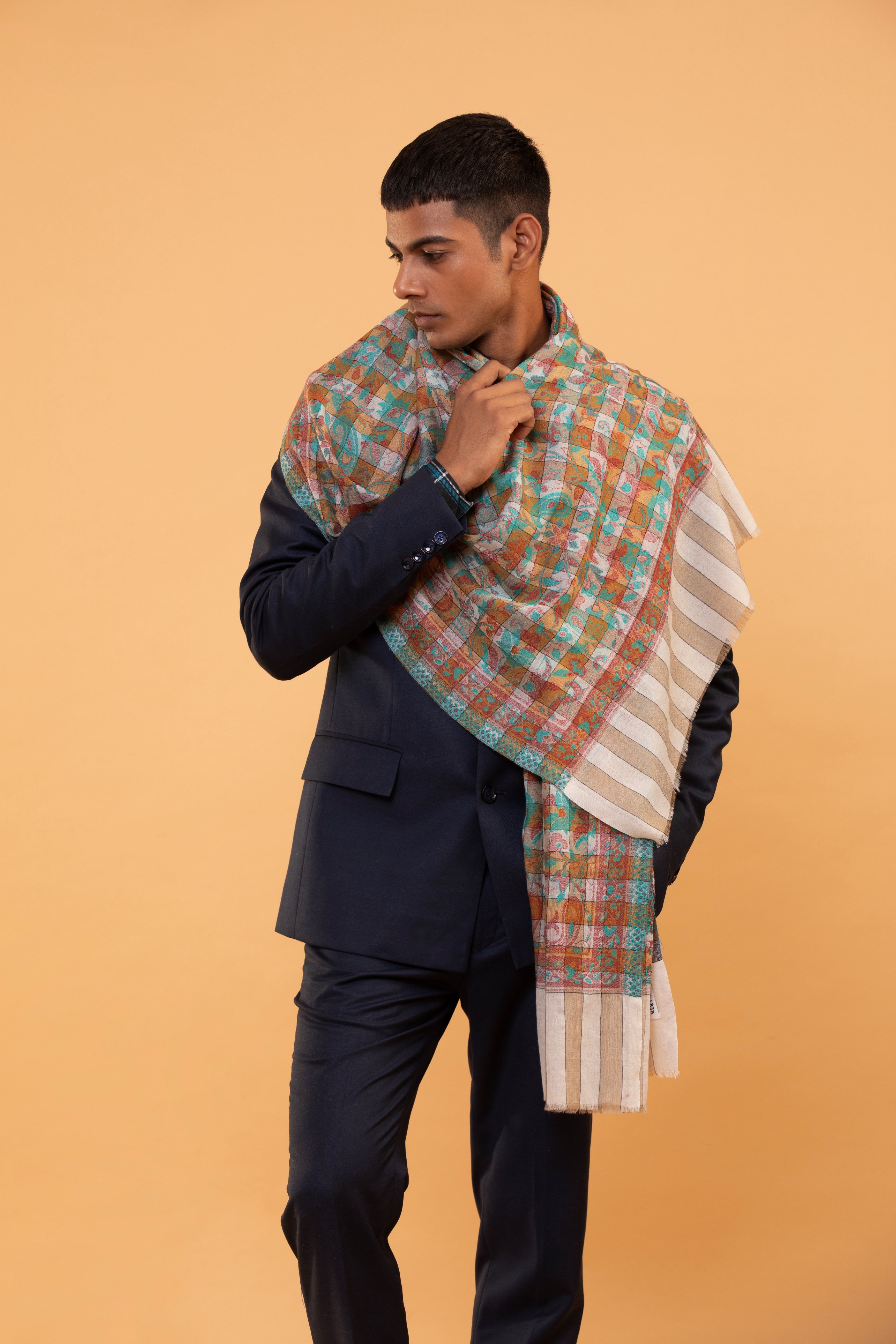 Fine Wool Checked Shawl for Men with Stylish Handwoven Design – modarta